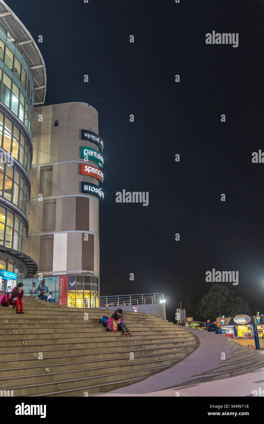 Exterior side View of a Multistory shopping Mall Stock Photo - Alamy