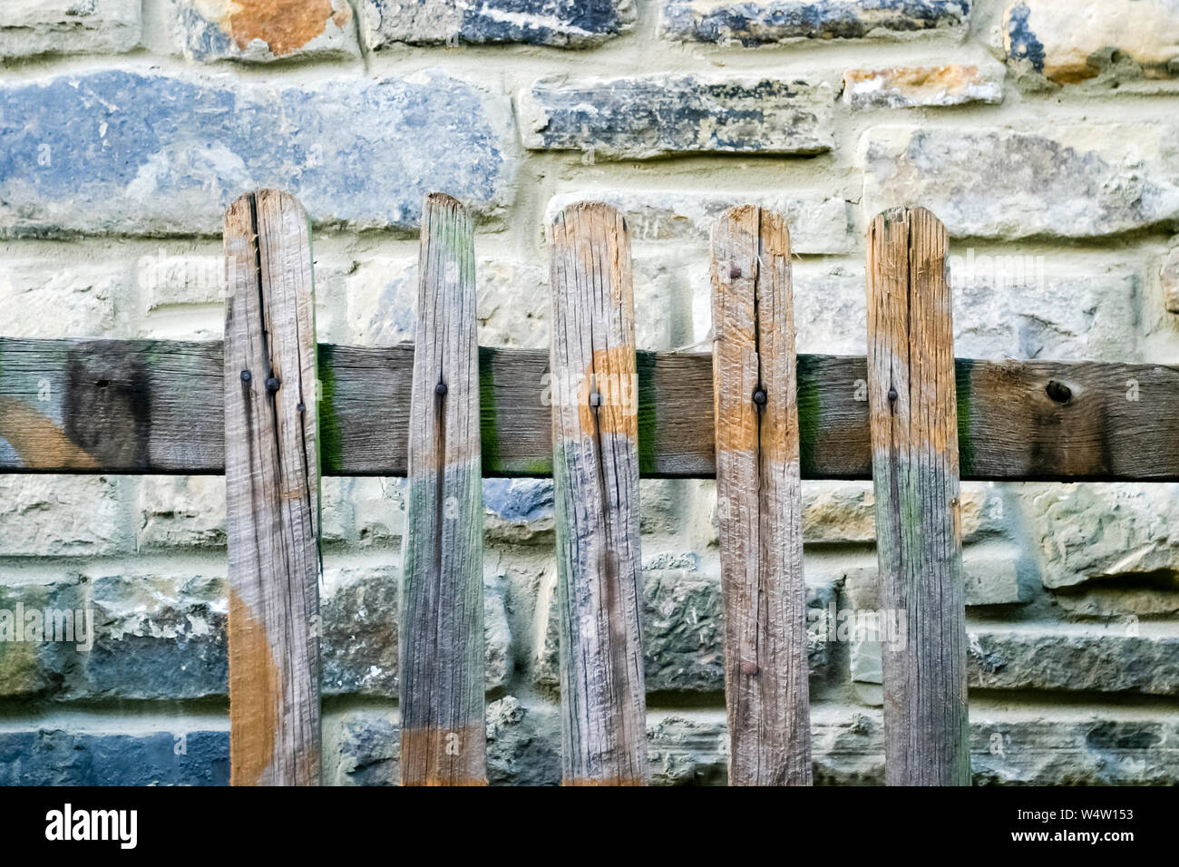 Old broken picket fence hi-res stock photography and images - Alamy
