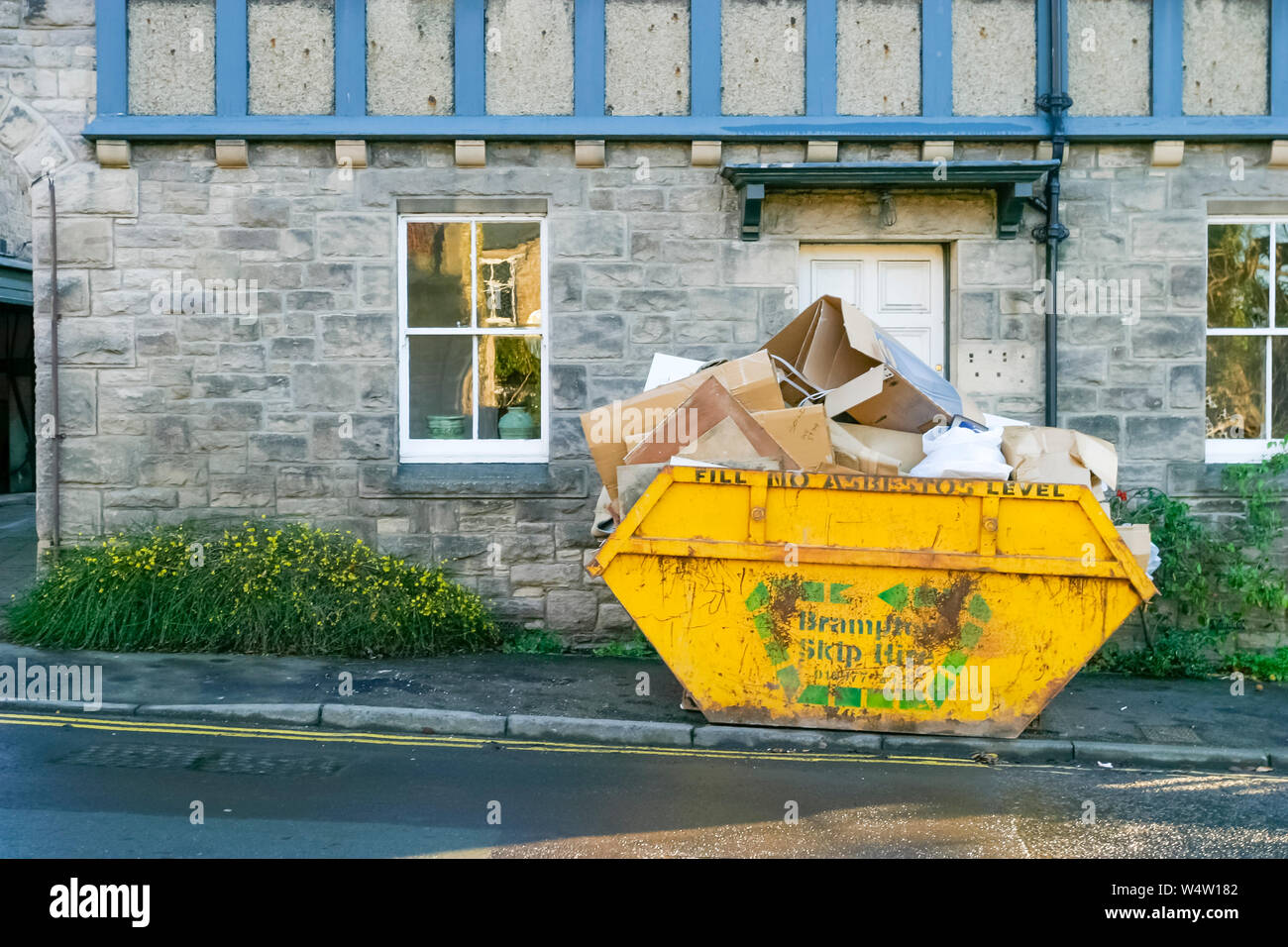 Brampton skip hire hi-res stock photography and images - Alamy