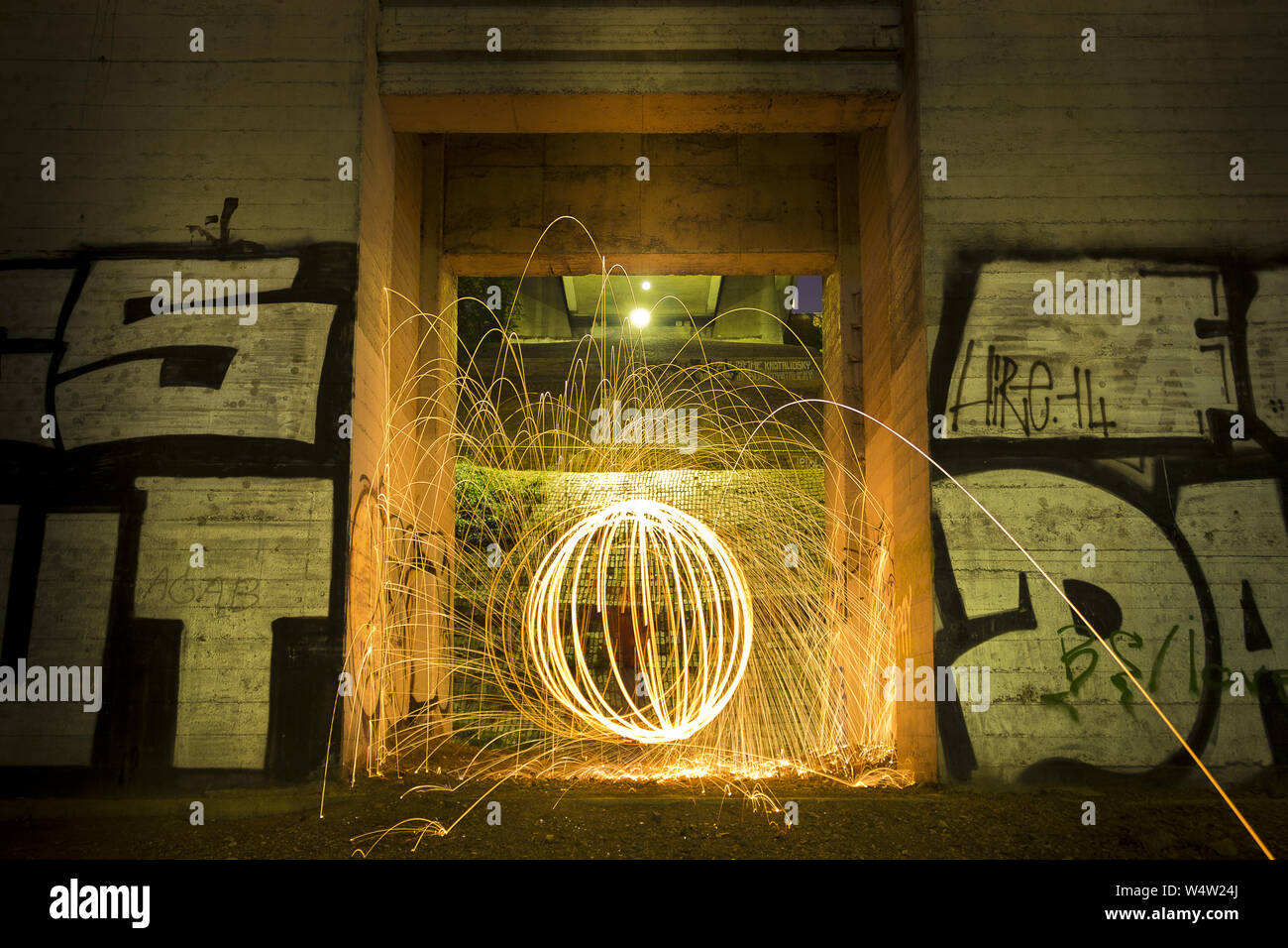 Light painting / light drawing with fire and steel wool in the city ...