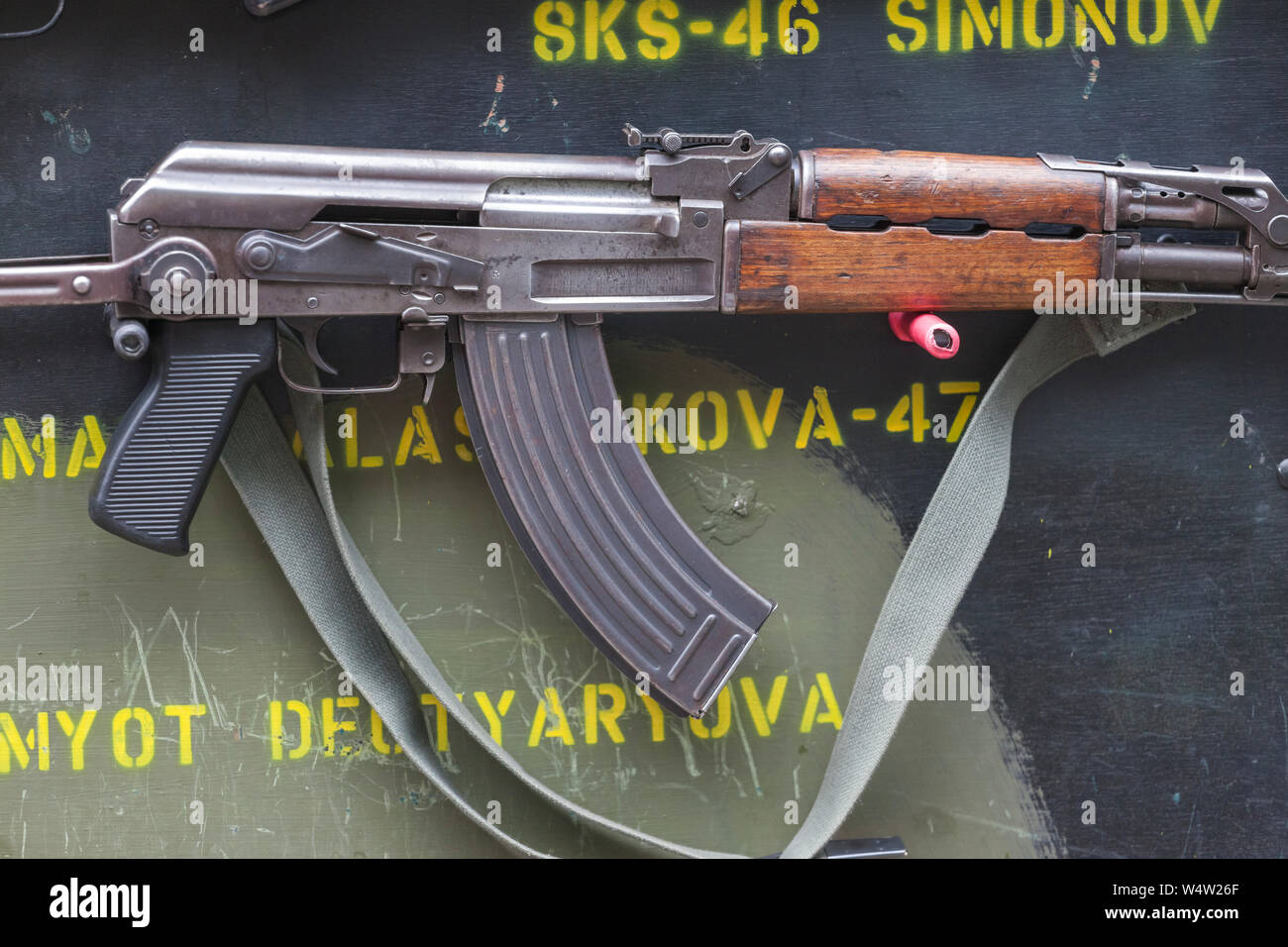 Modern rifles hi-res stock photography and images - Alamy