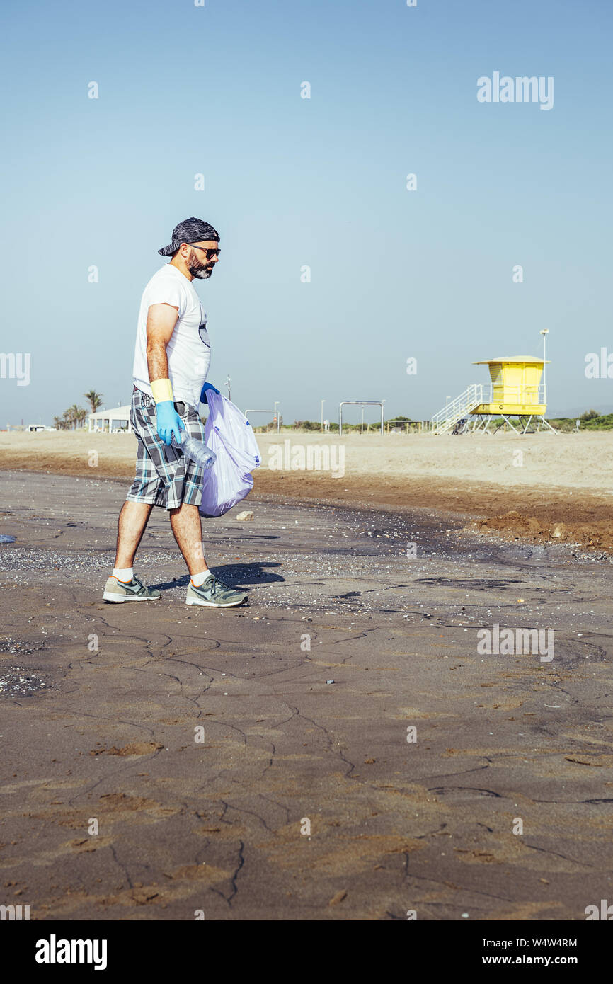Trash collection campaign hi-res stock photography and images - Alamy