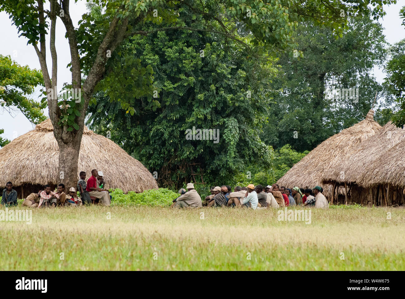 Oromo village hut hi-res stock photography and images - Alamy