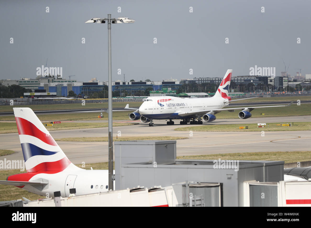 Runway 36 hi-res stock photography and images - Alamy