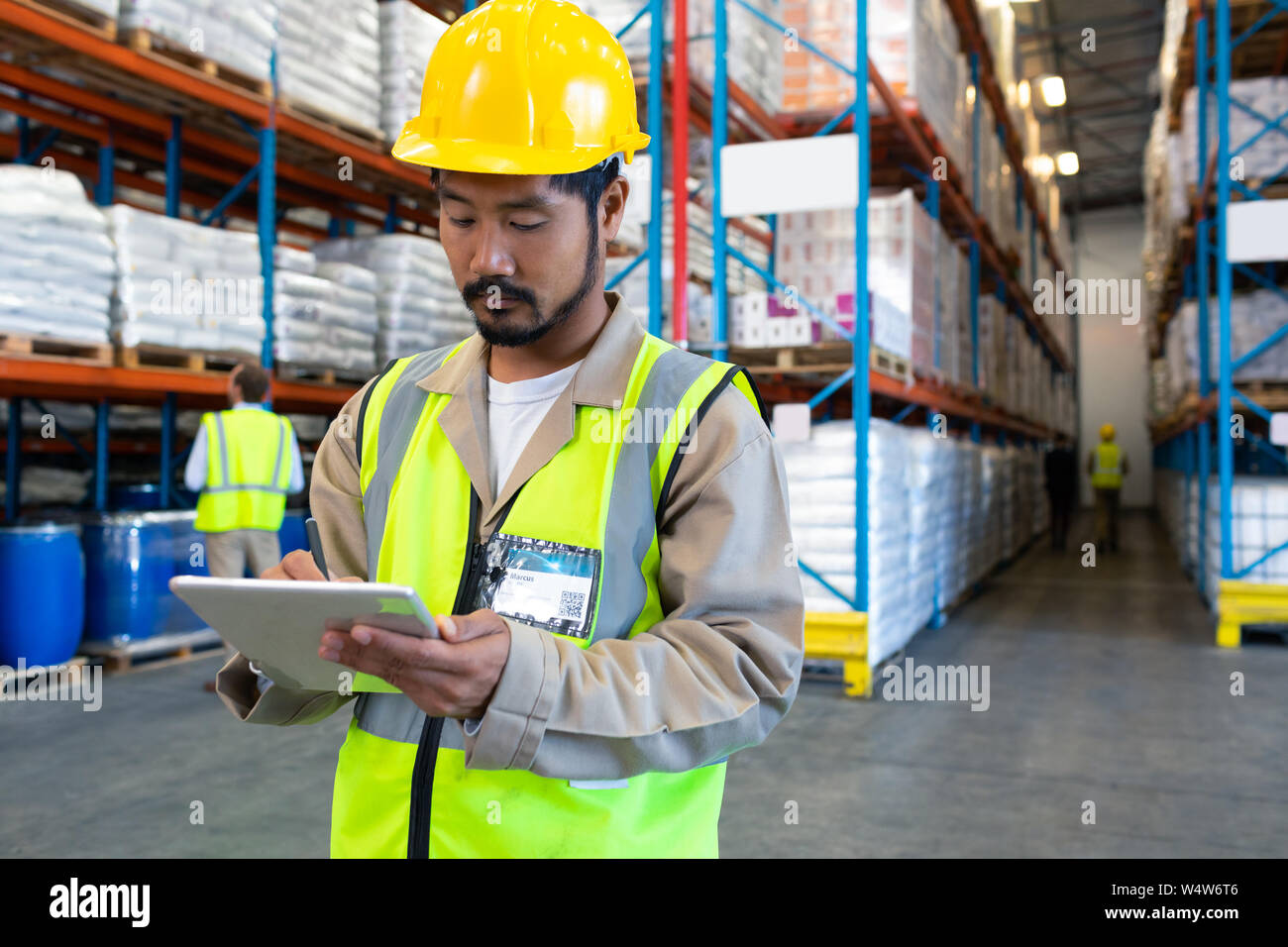 Young chinese worker working hi-res stock photography and images - Alamy