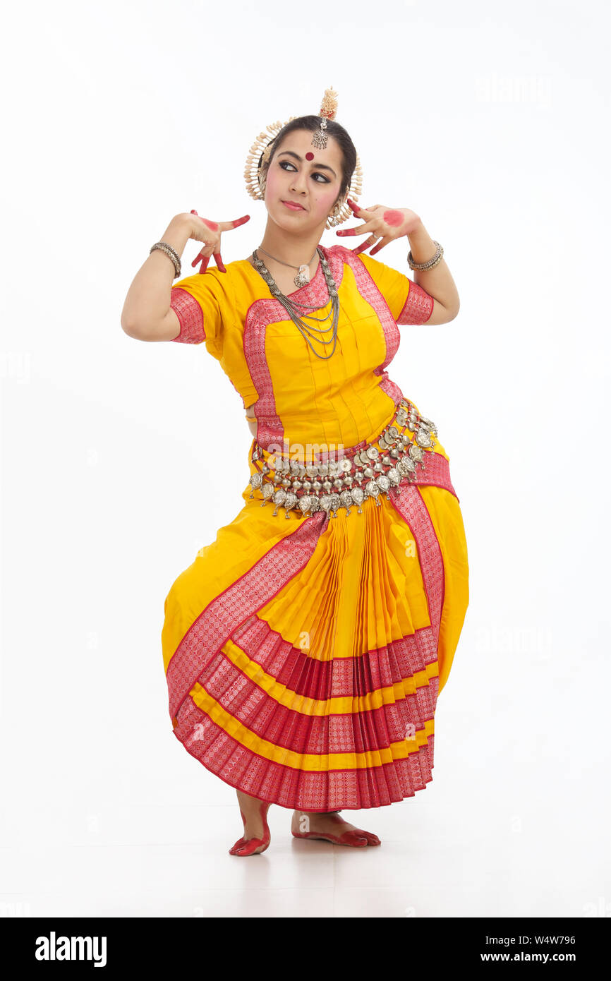 Women performing Odissi dance Stock Photo - Alamy