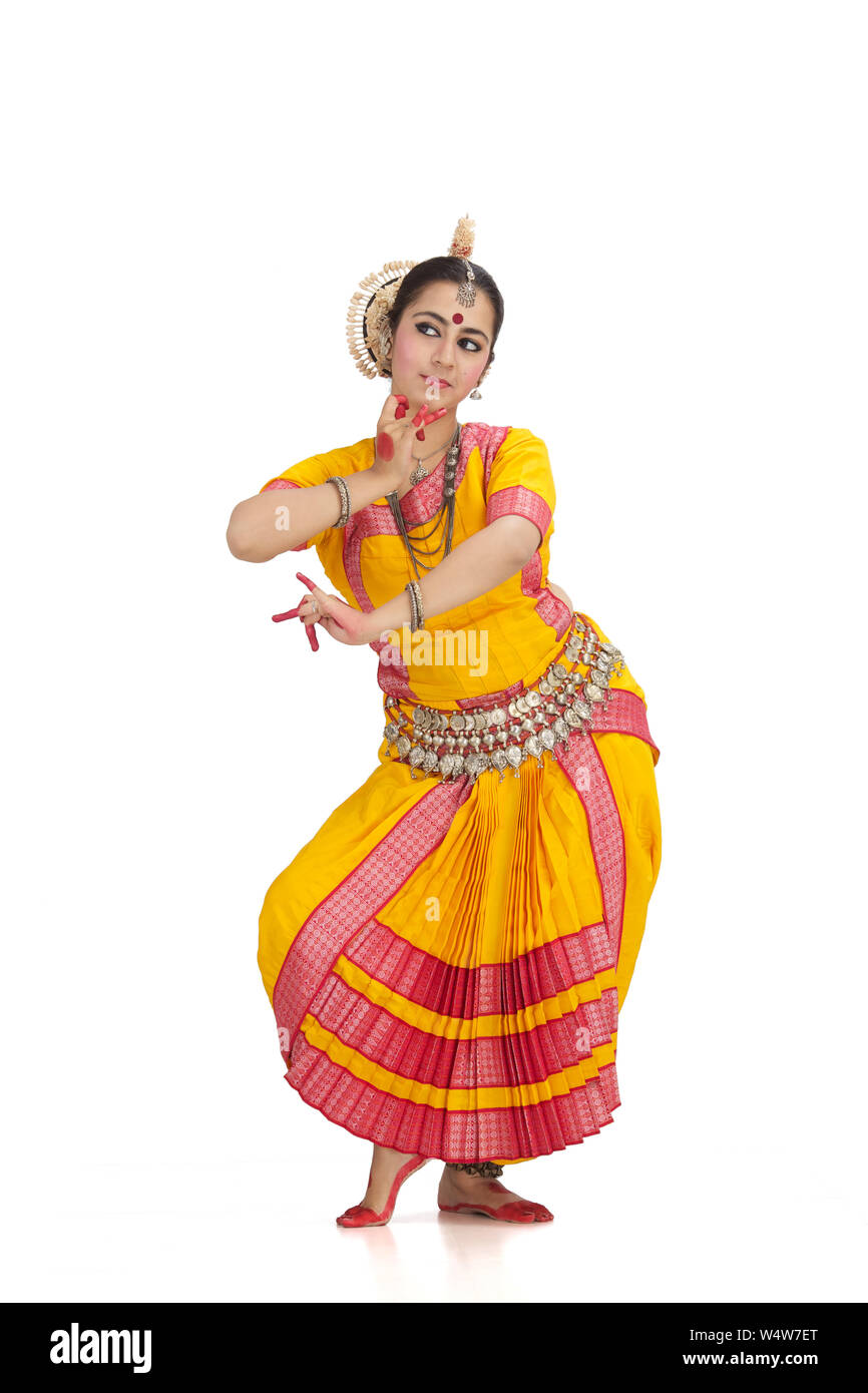 Odissi dance hi-res stock photography and images - Alamy