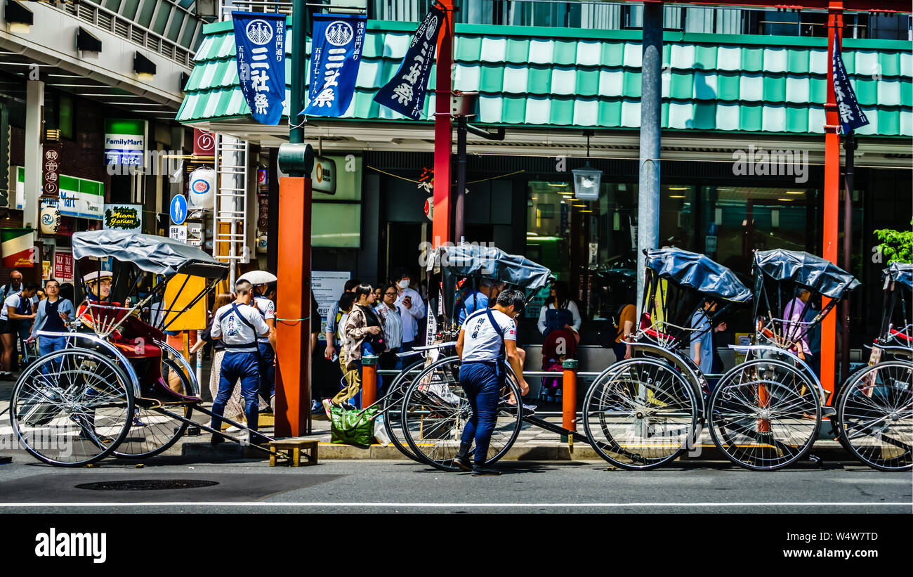 Jinrikisha rickshaw japan travel hi-res stock photography and images ...