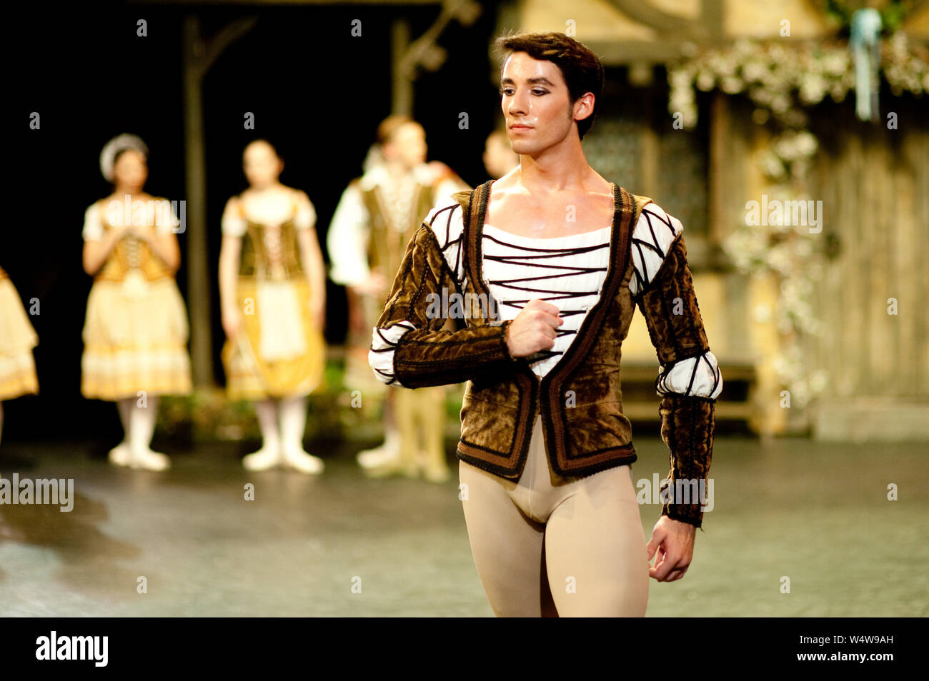 Male ballet dancer arabesque hi-res stock photography and images - Alamy