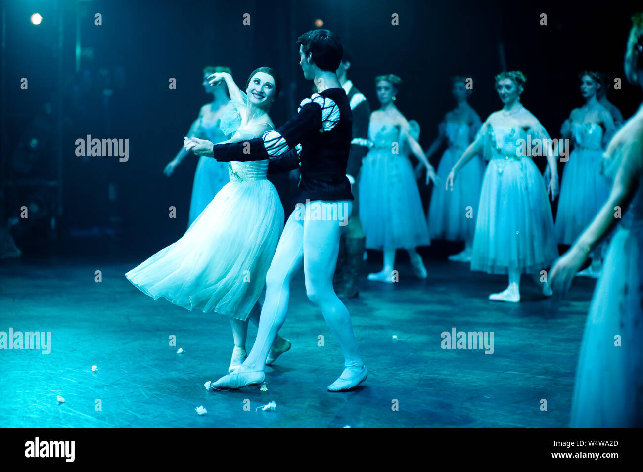 Curtain call ballet hi-res stock photography and images - Alamy
