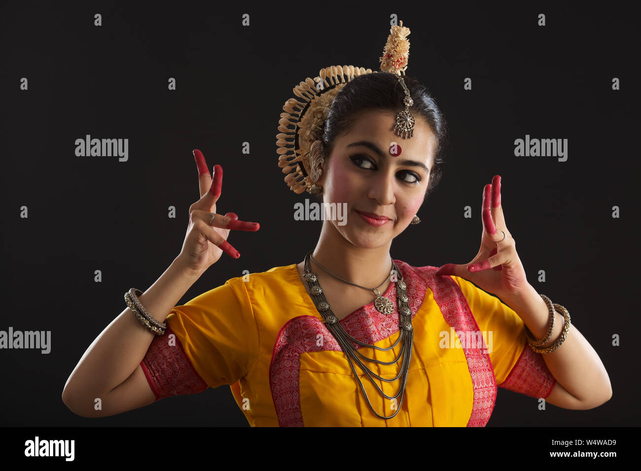 Woman performing Odissi dance Stock Photo - Alamy