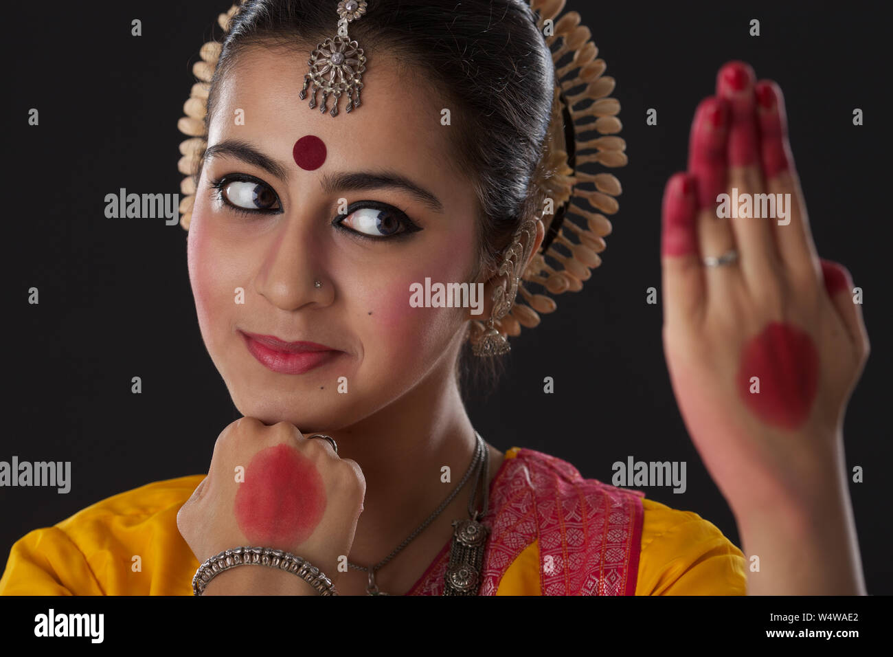 Woman performing Odissi dance Stock Photo - Alamy