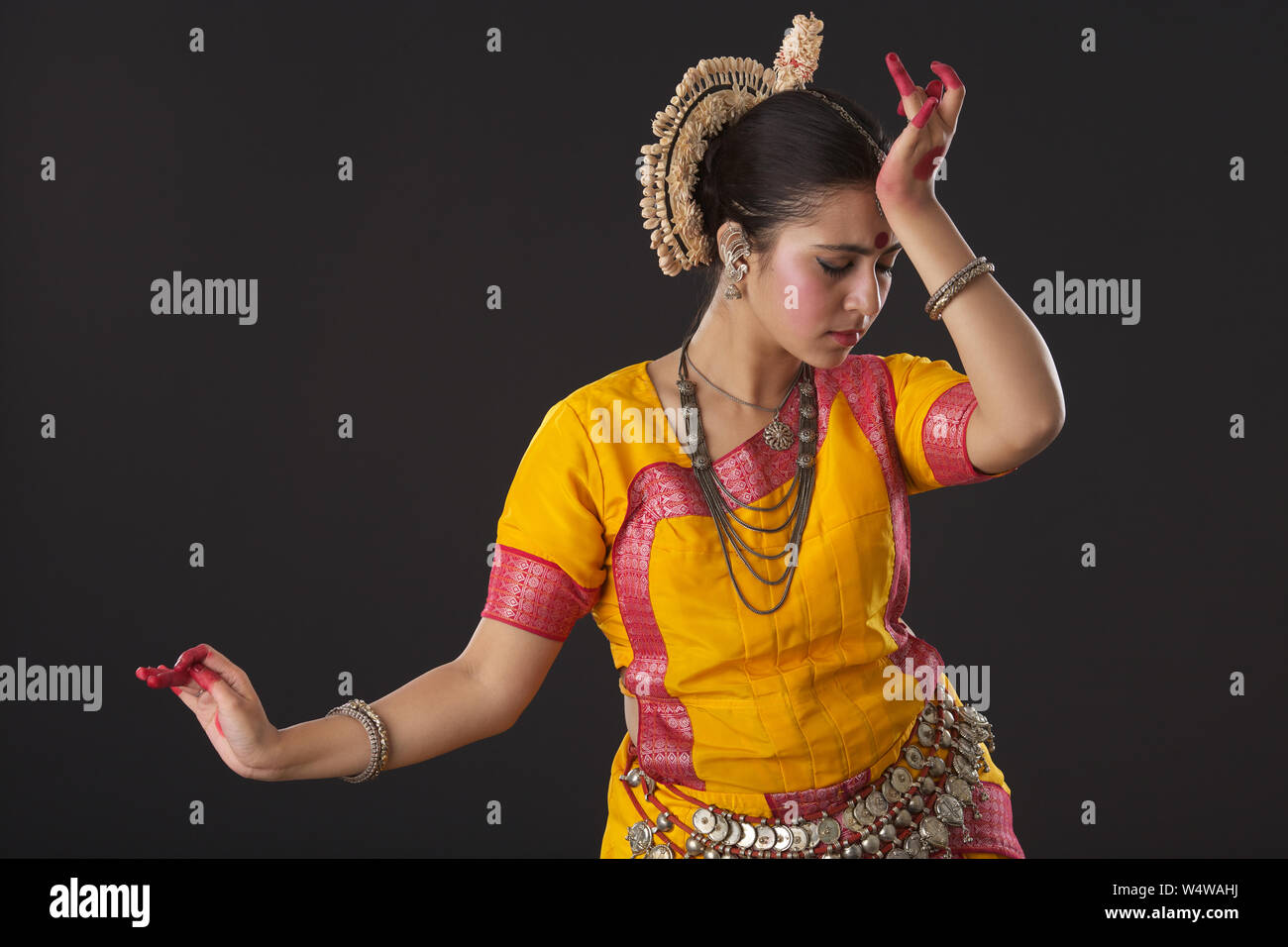 Woman performing Odissi dance Stock Photo - Alamy