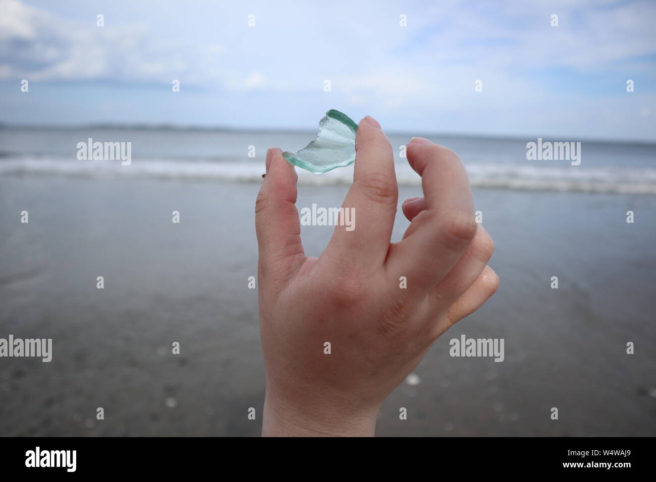 Hand showing sea glass hi-res stock photography and images - Alamy