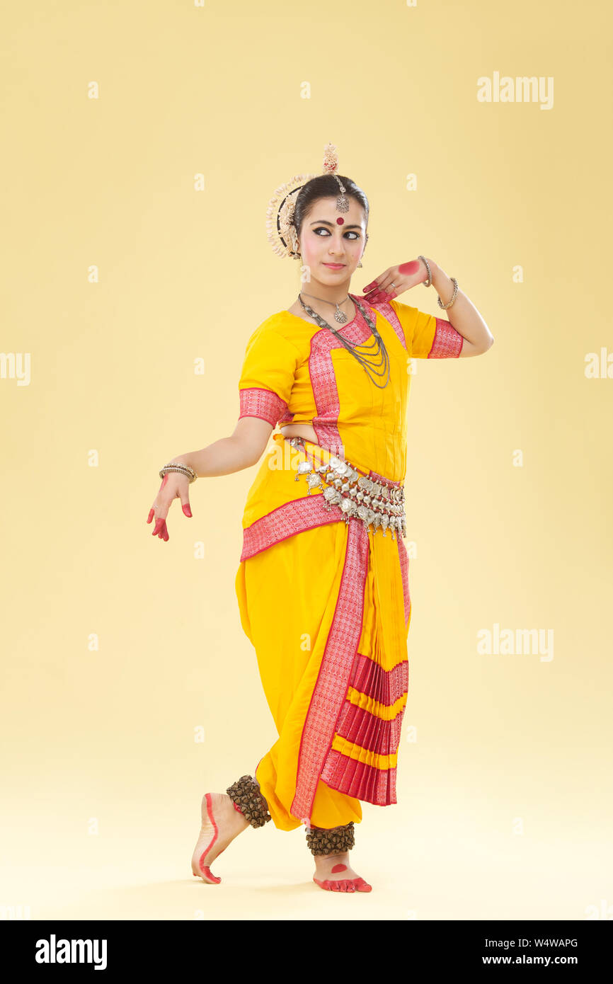Woman performing Odissi dance Stock Photo - Alamy
