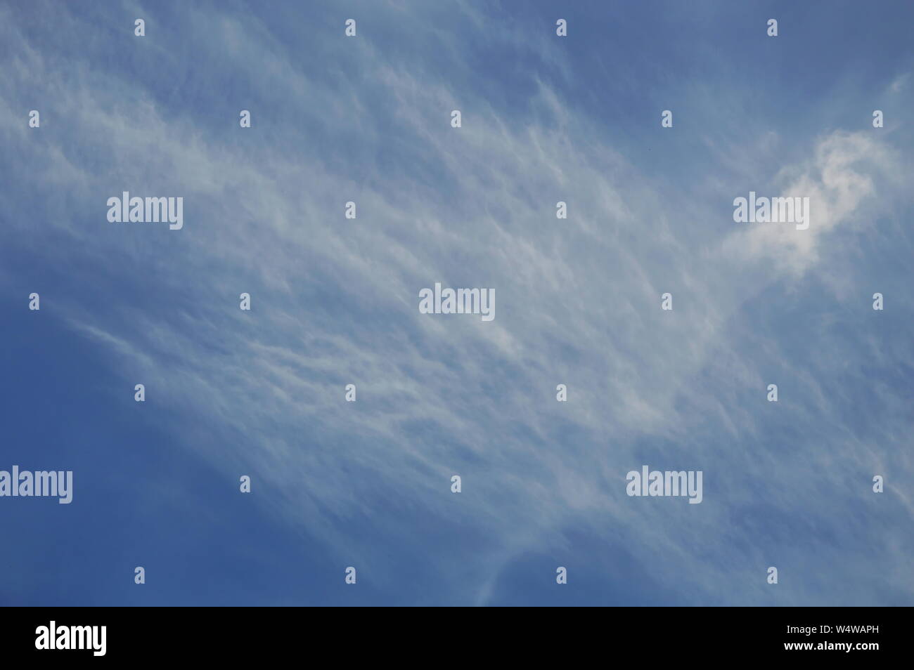 curve cloud spread on sky in sunny day Stock Photo - Alamy