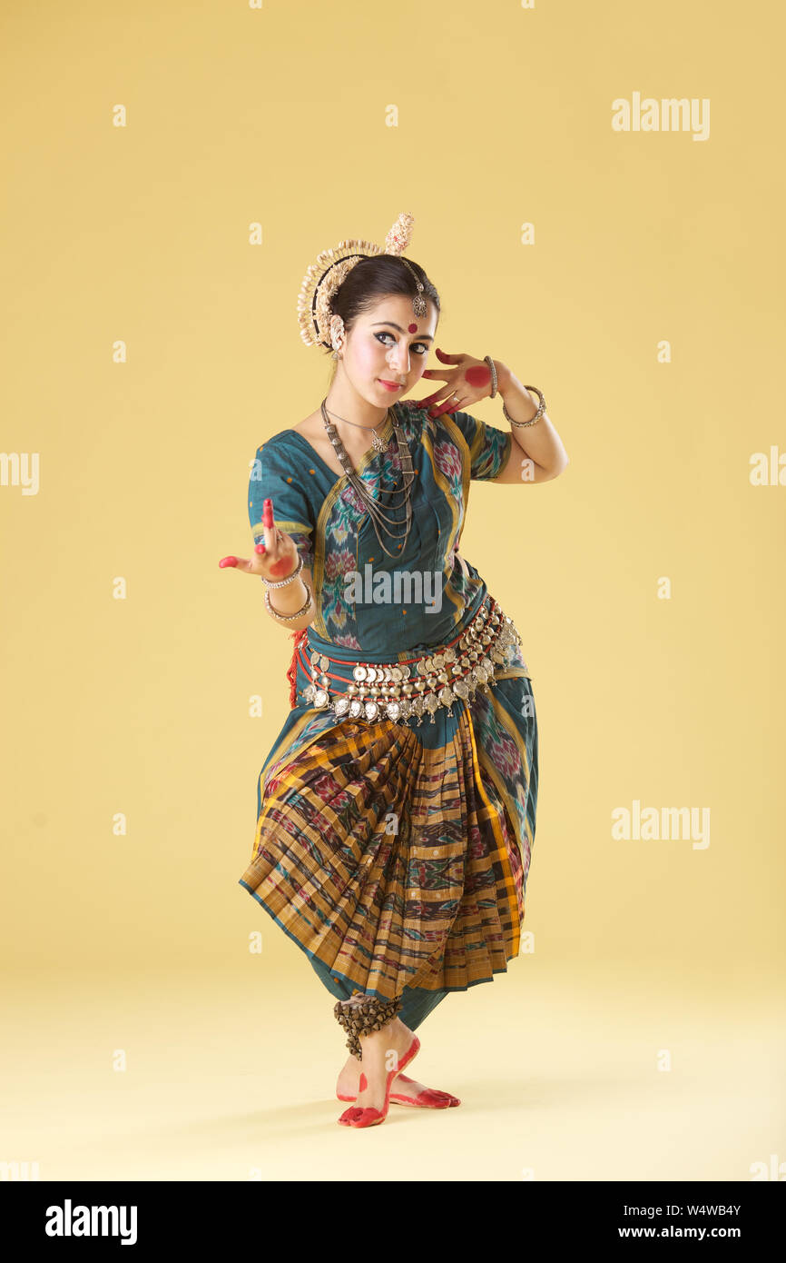 Woman performing Odissi dance Stock Photo - Alamy