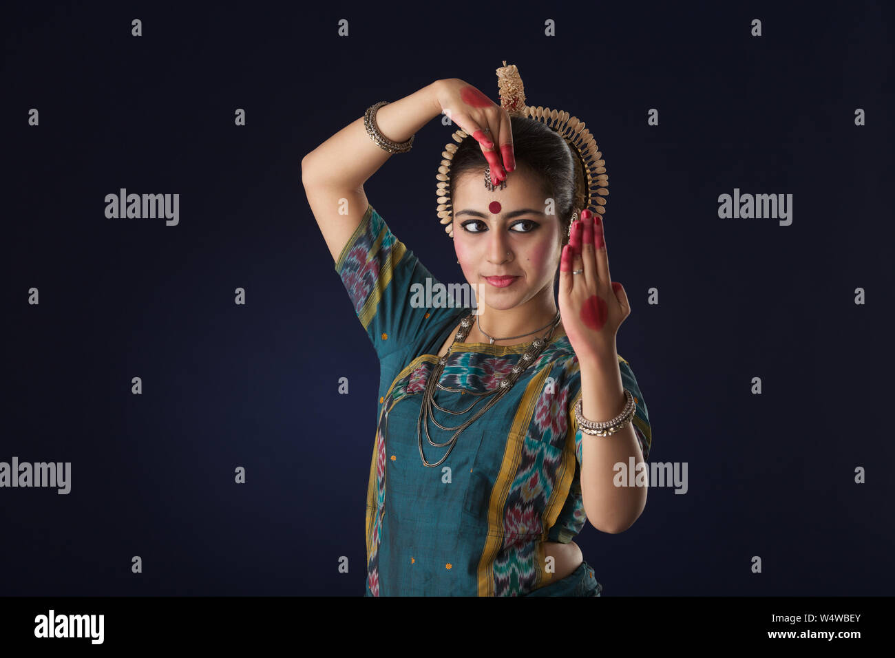 Woman performing Odissi dance Stock Photo - Alamy