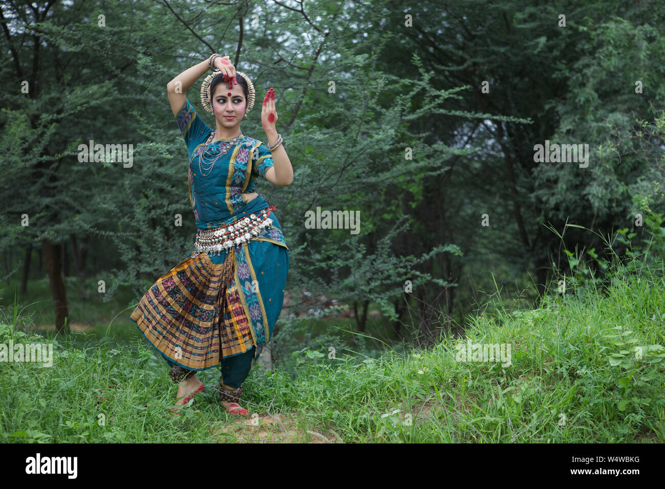 Woman performing Odissi dance Stock Photo - Alamy