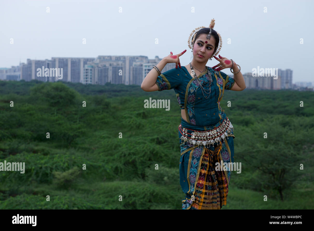Woman performing Odissi dance Stock Photo - Alamy