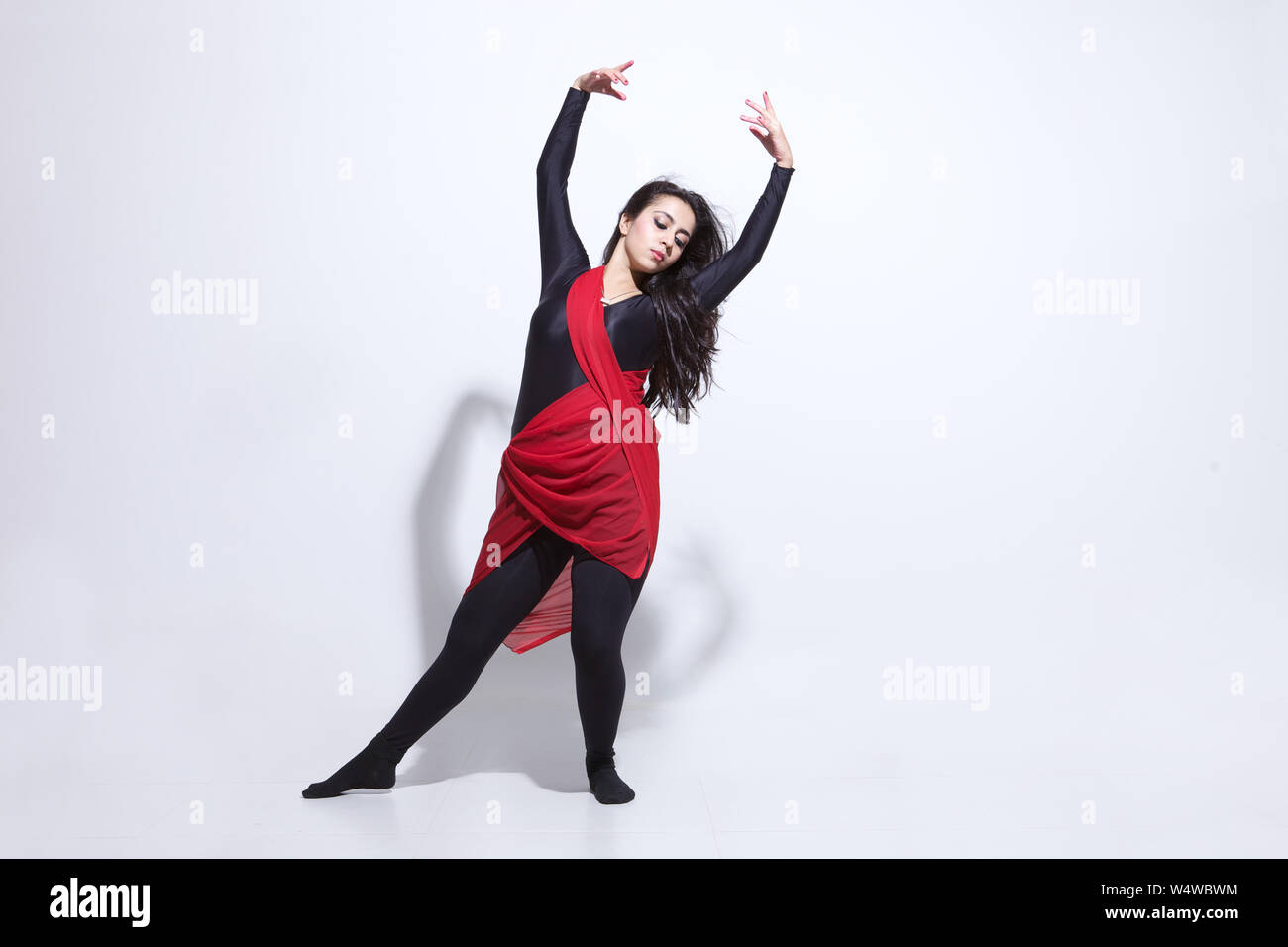 Woman performing contemporary dance Stock Photo - Alamy