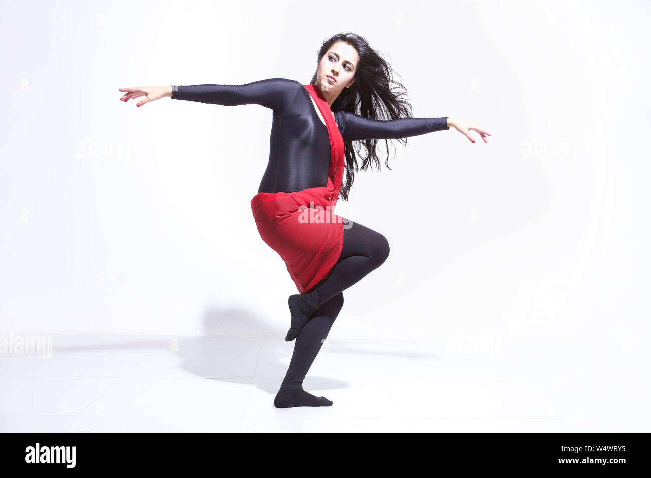 Woman performing contemporary dance Stock Photo - Alamy