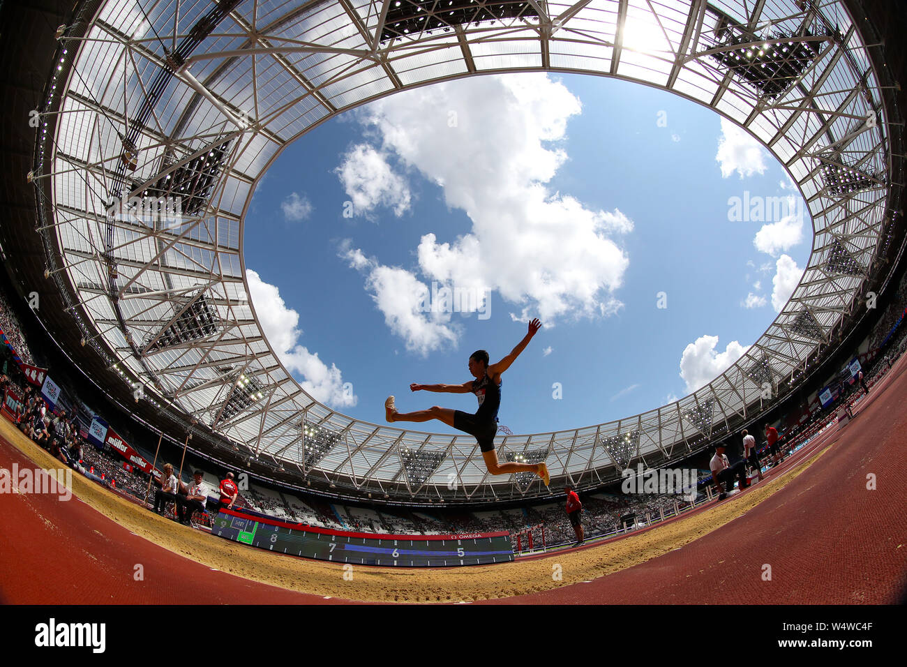Henry smith long jump hi-res stock photography and images - Alamy