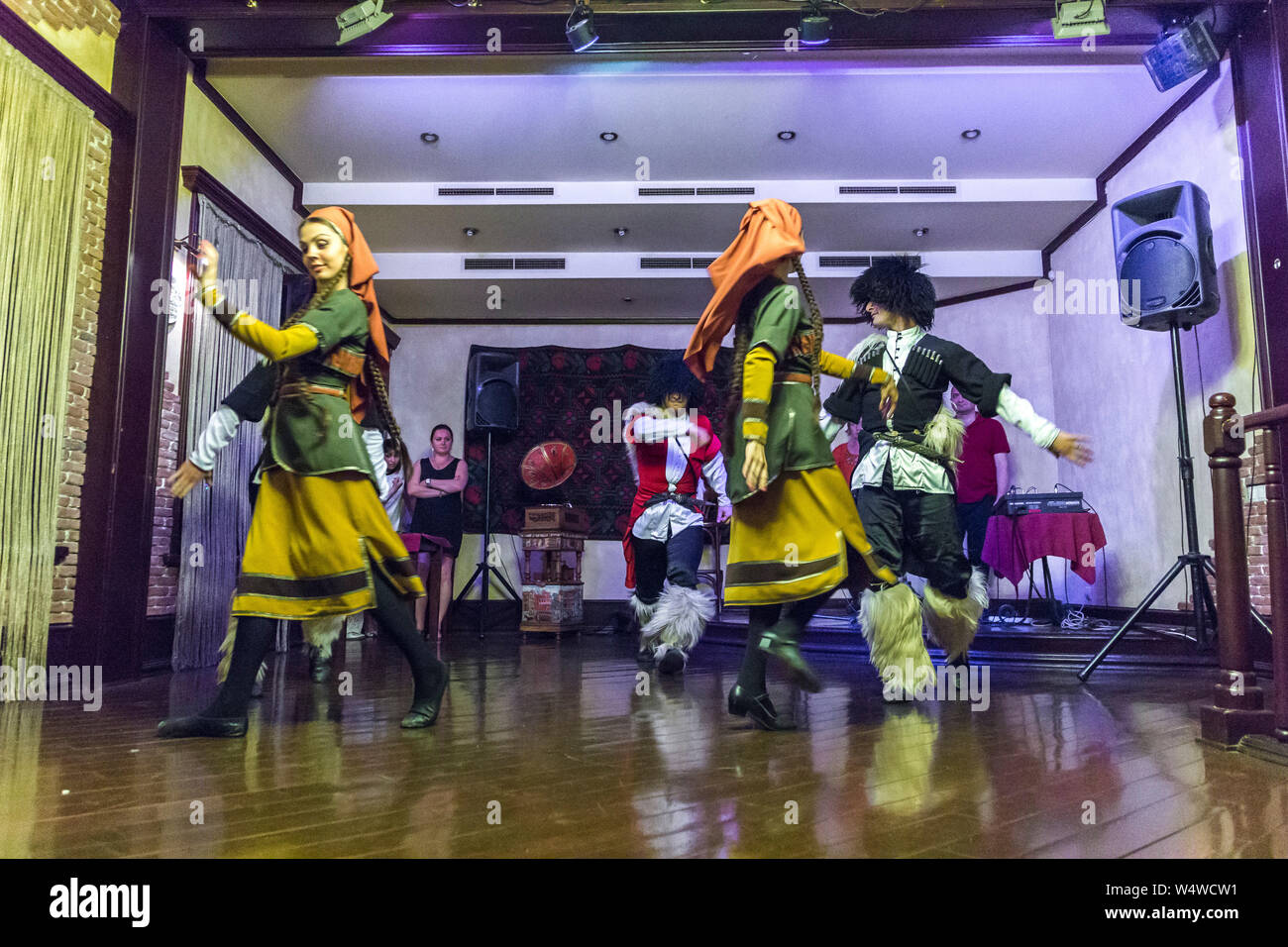 Georgian traditional dance hi-res stock photography and images - Alamy