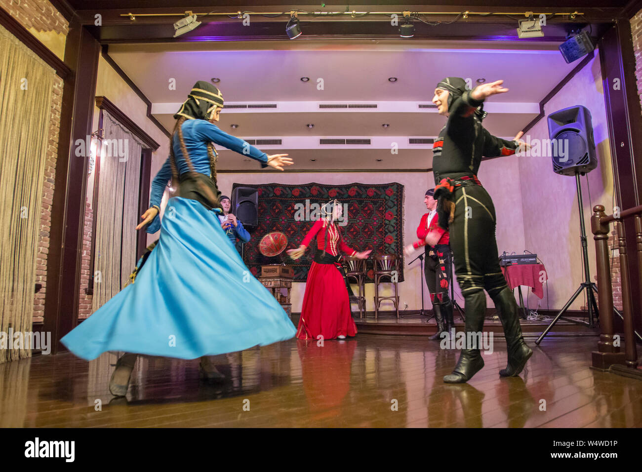 Georgian traditional dance hi-res stock photography and images - Alamy
