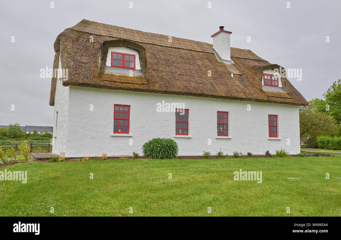 Manor house lodge hi-res stock photography and images - Alamy