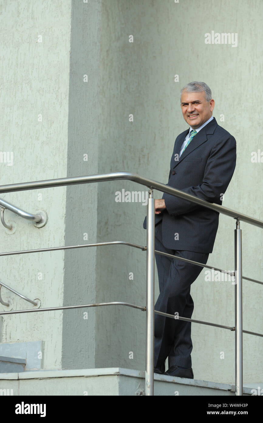 Man office railing side hi-res stock photography and images - Alamy