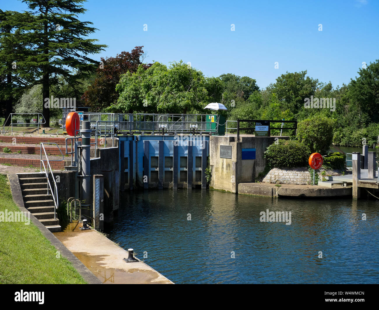 Bell weir lock hi-res stock photography and images - Alamy