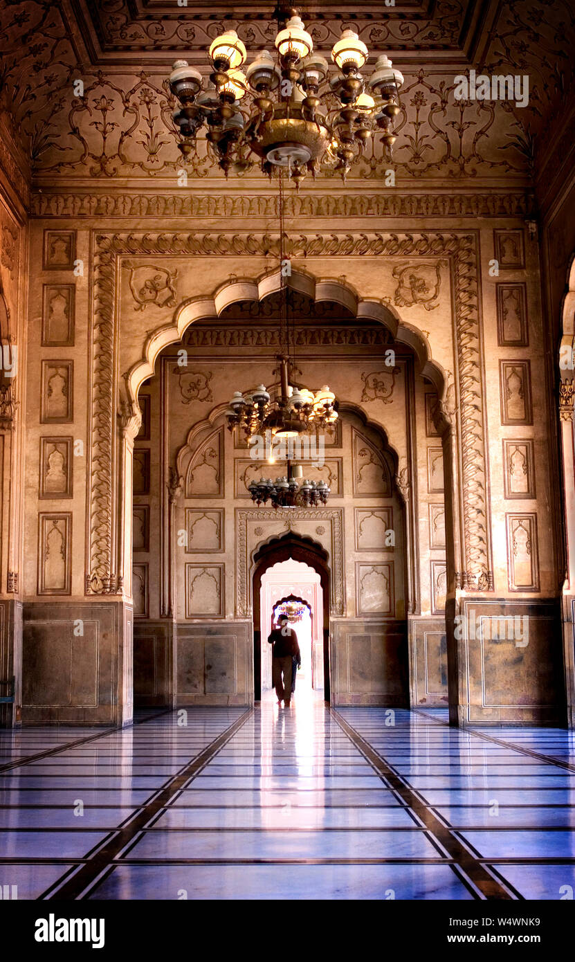Archway in Badshai Mosque, Lahore, Pakistan Stock Photo - Alamy