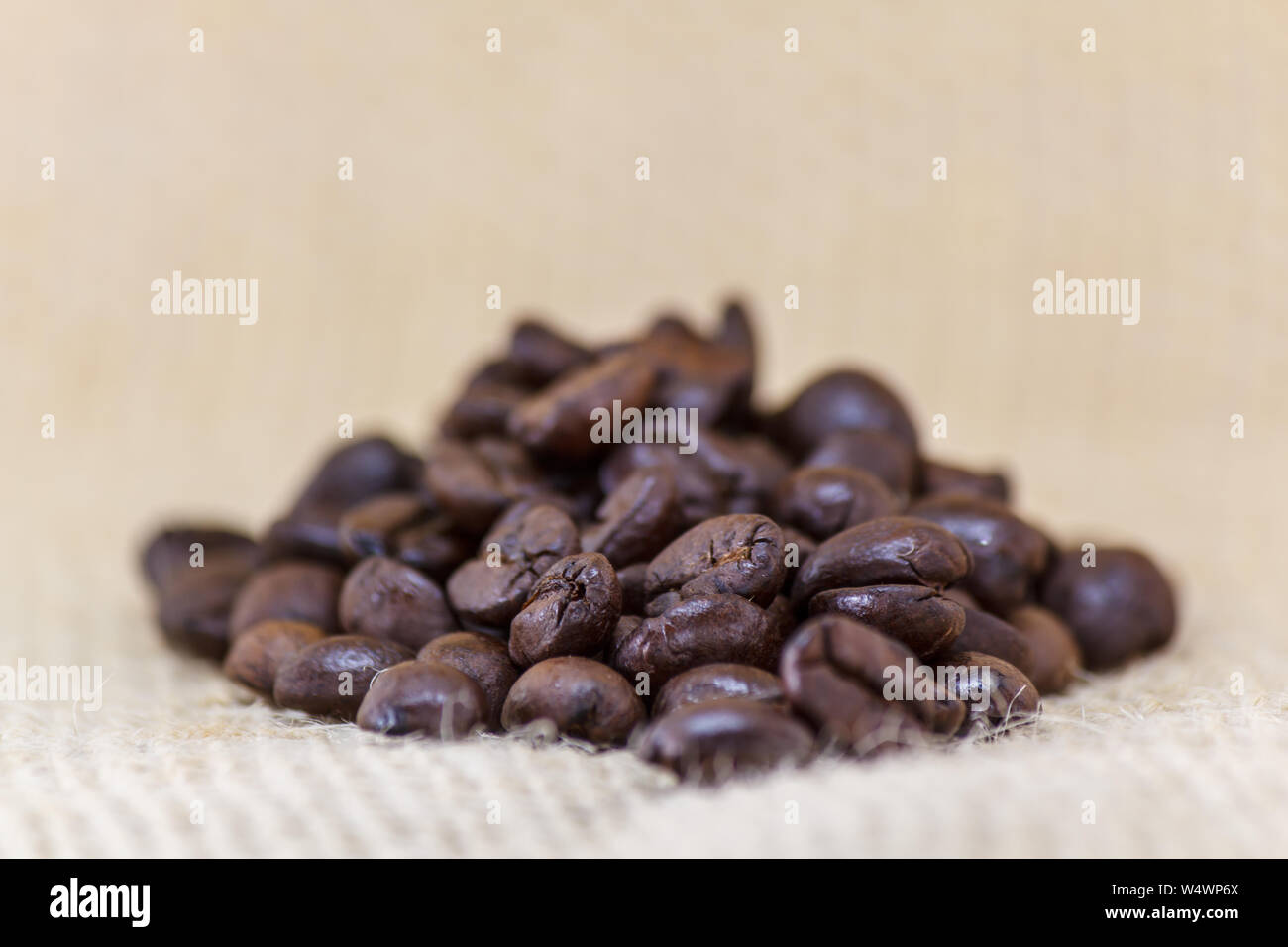 Deep brown beans hi-res stock photography and images - Alamy
