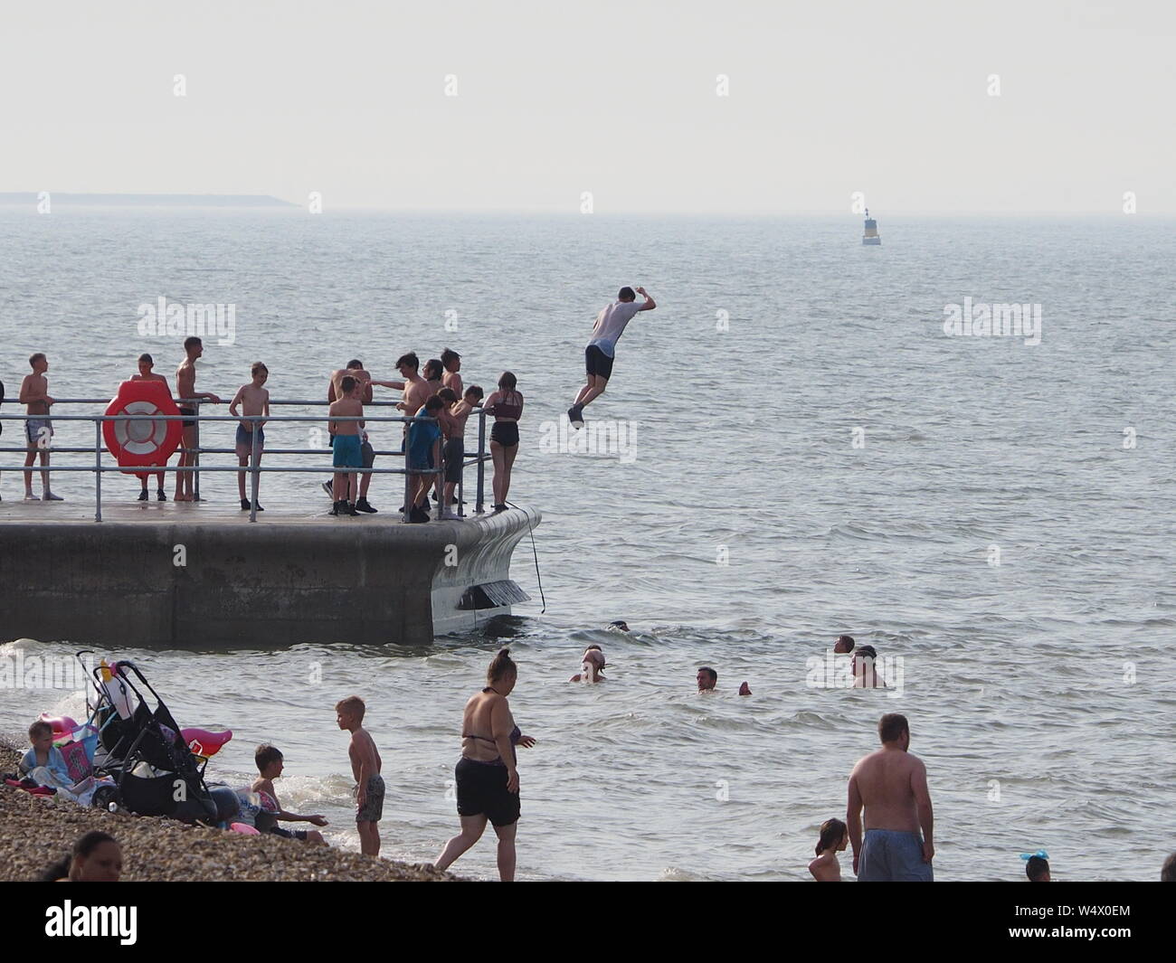 Jetty jump kids hi-res stock photography and images - Alamy