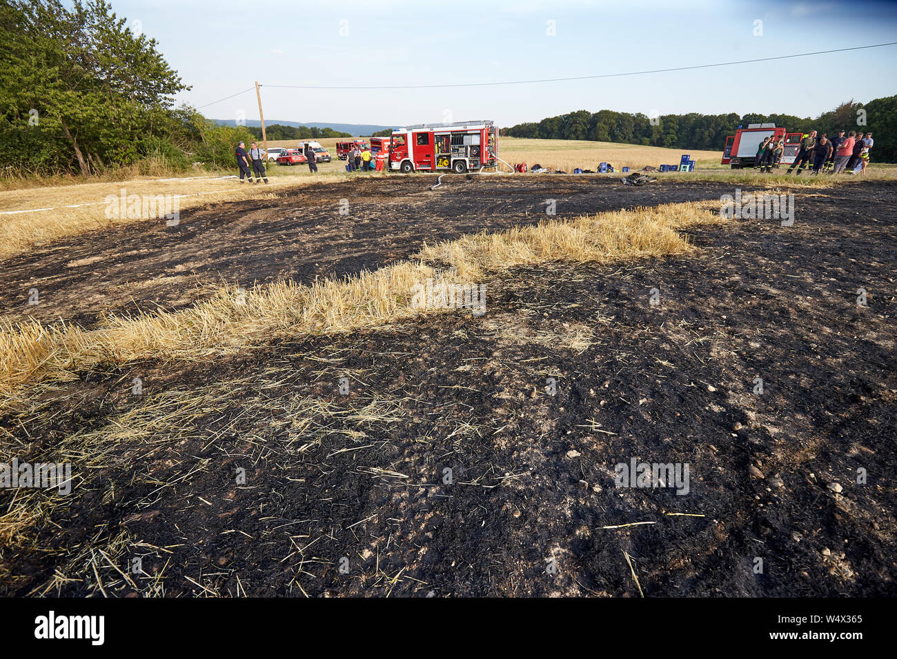 Rhens, Germany. 25th July, 2019. Firefighters look at the damage caused ...
