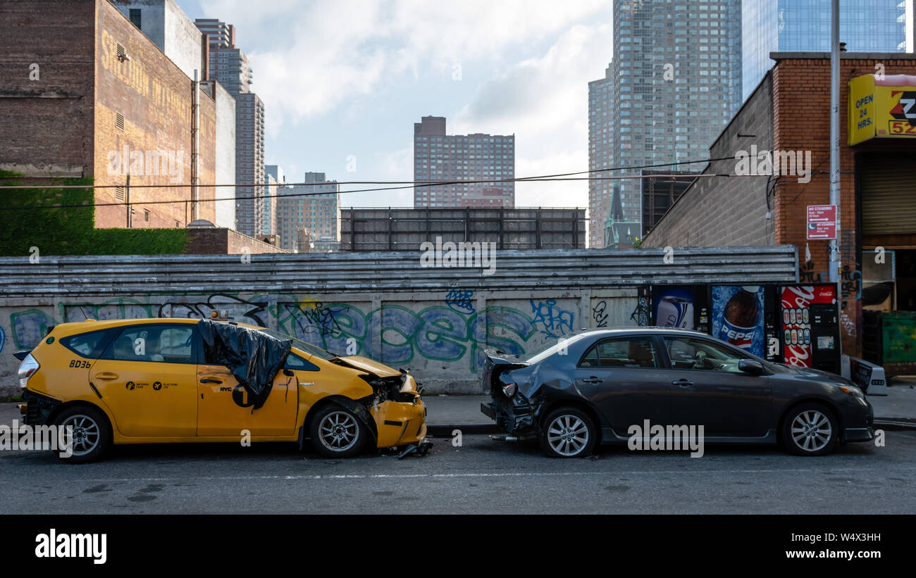 Smashed hood hi-res stock photography and images - Alamy