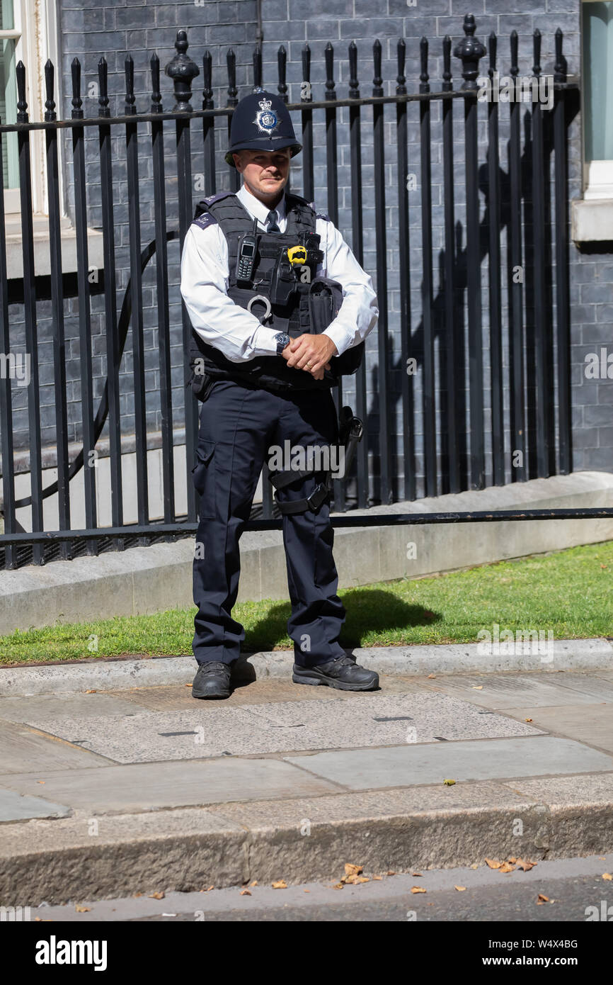 Police Officer on duty outside 10, Downing Street, London Stock Photo ...