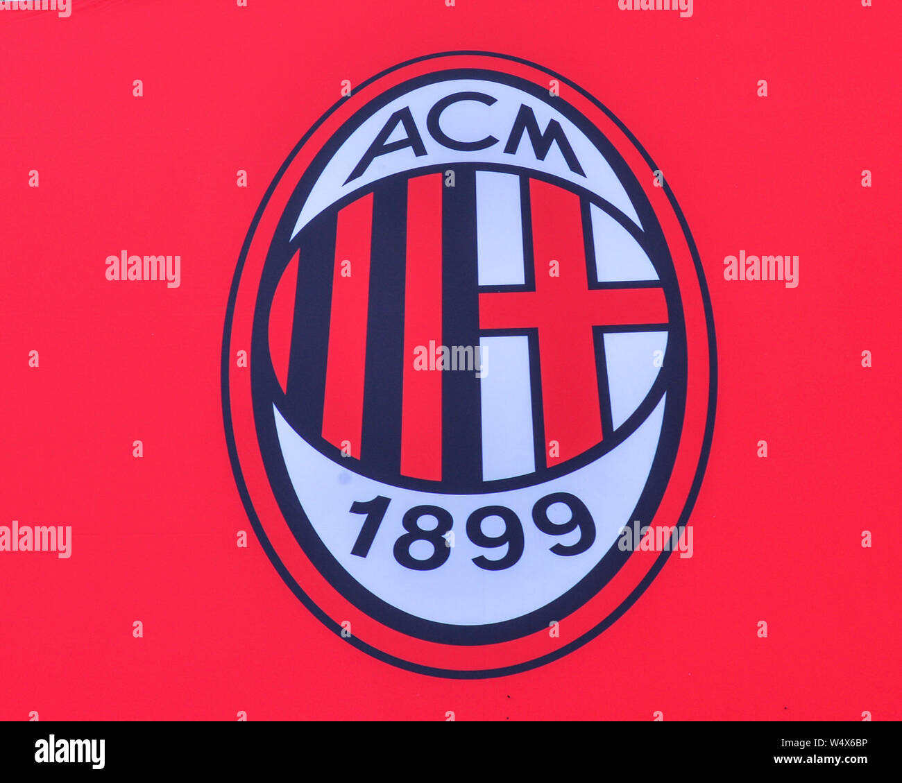 Milan sign hi-res stock photography and images - Alamy