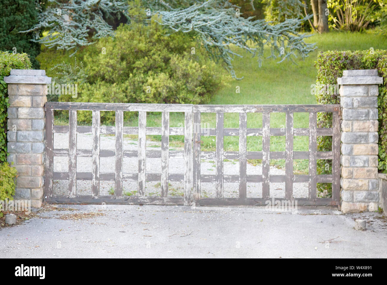 Versailles park gates hi-res stock photography and images - Alamy