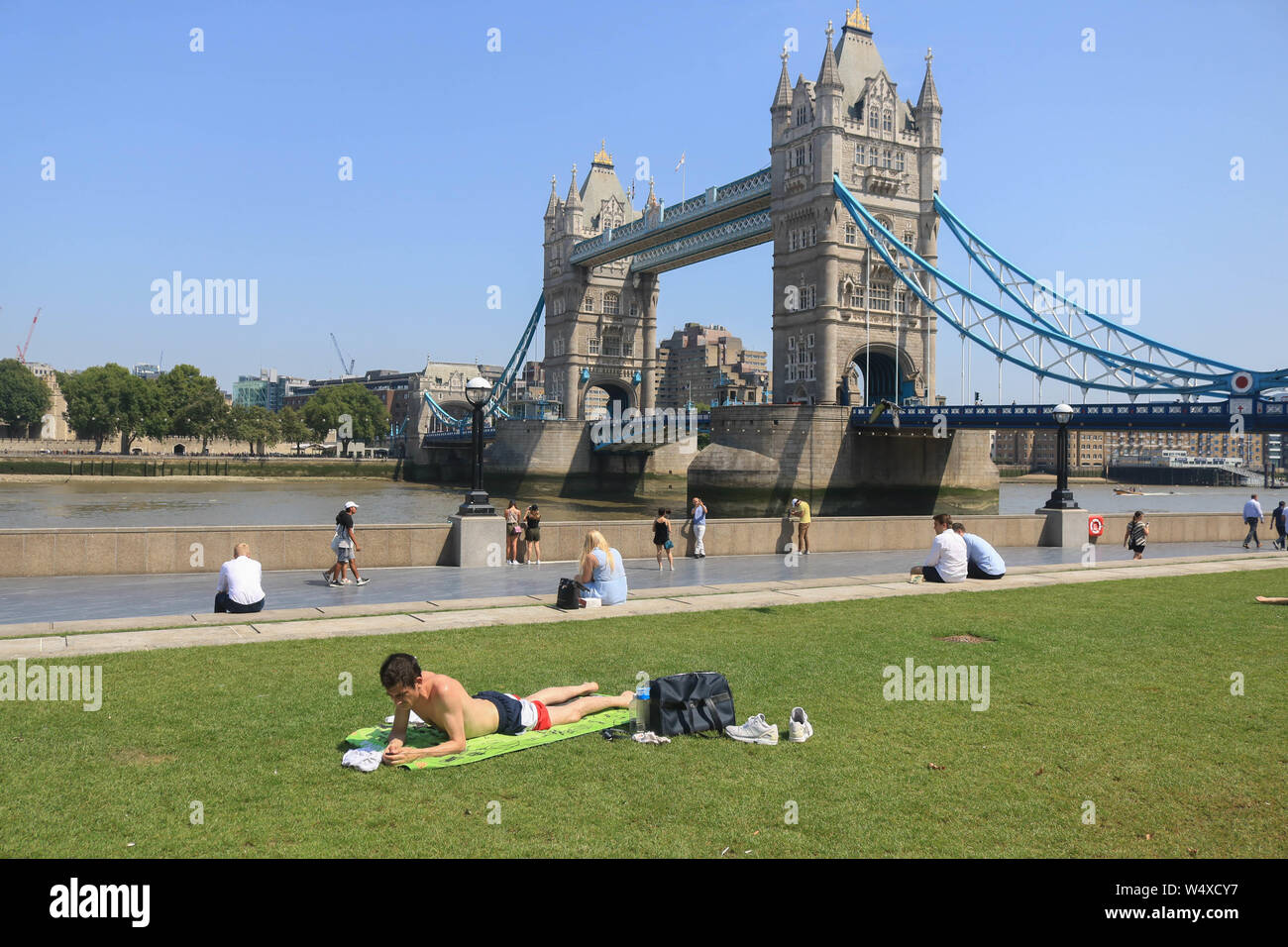 London sweltering hi-res stock photography and images - Alamy