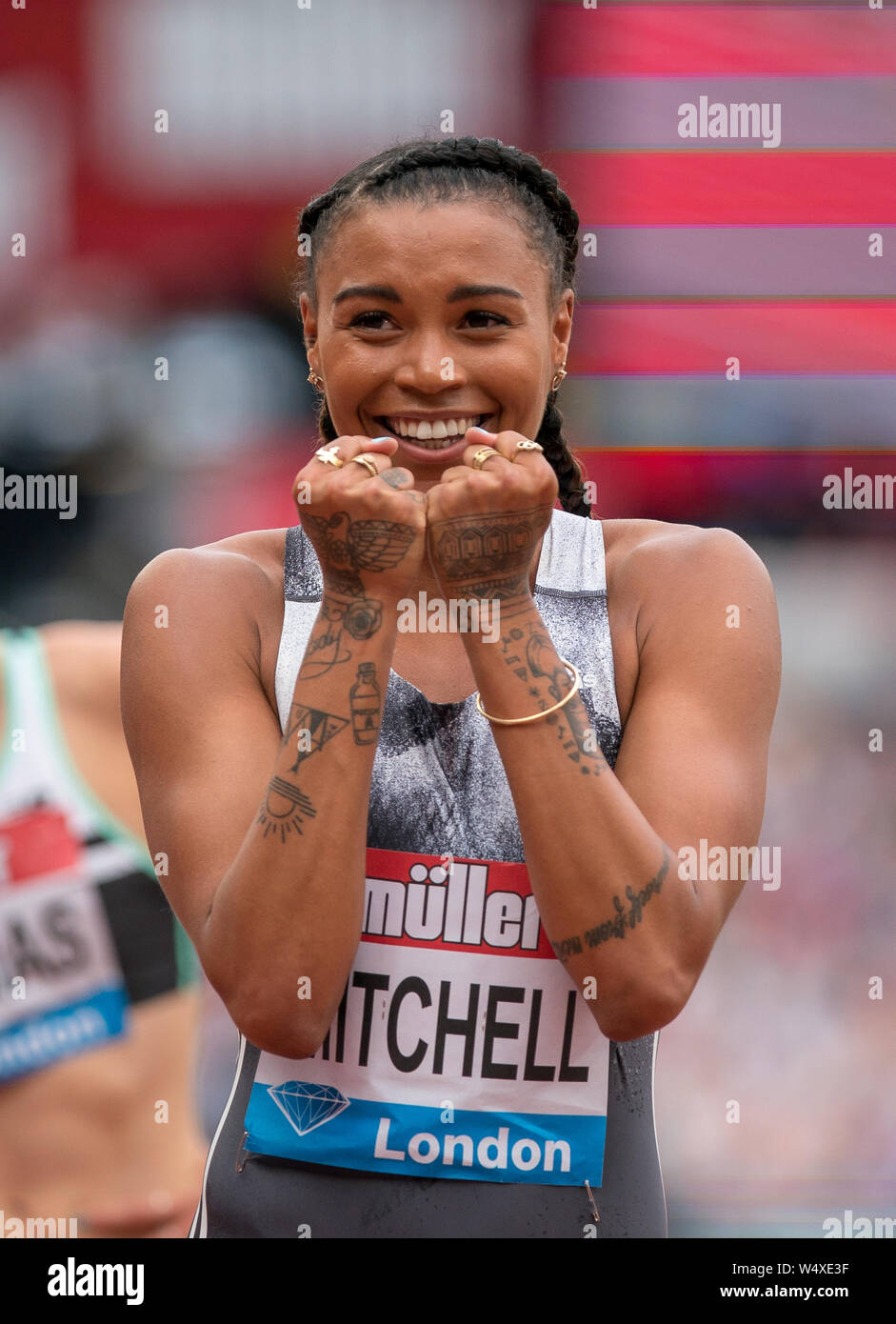 Morgan MITCHELL of Australia celebrates after a PB time of 2:00:06 in ...