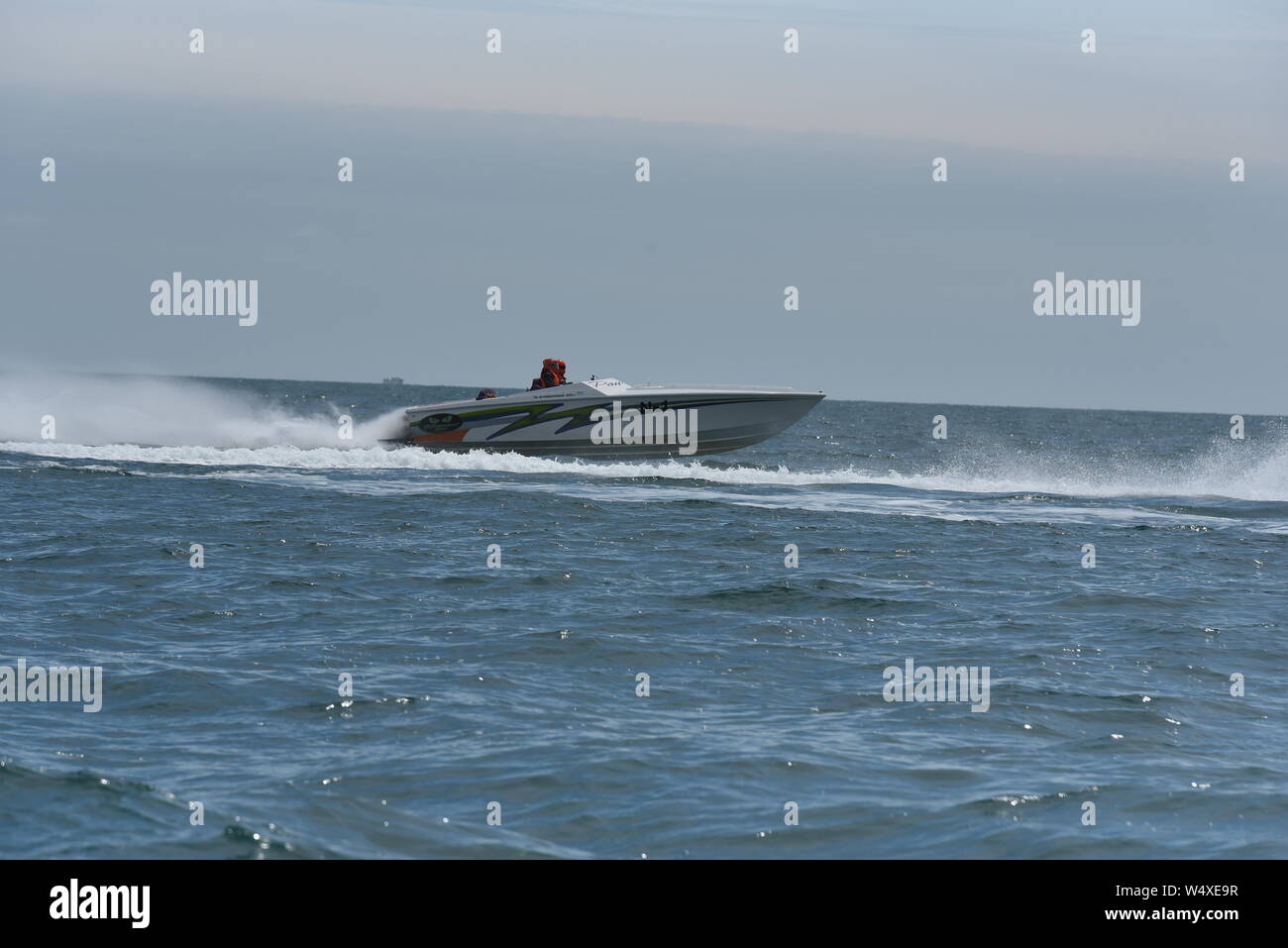 Offshore racing hi-res stock photography and images - Alamy