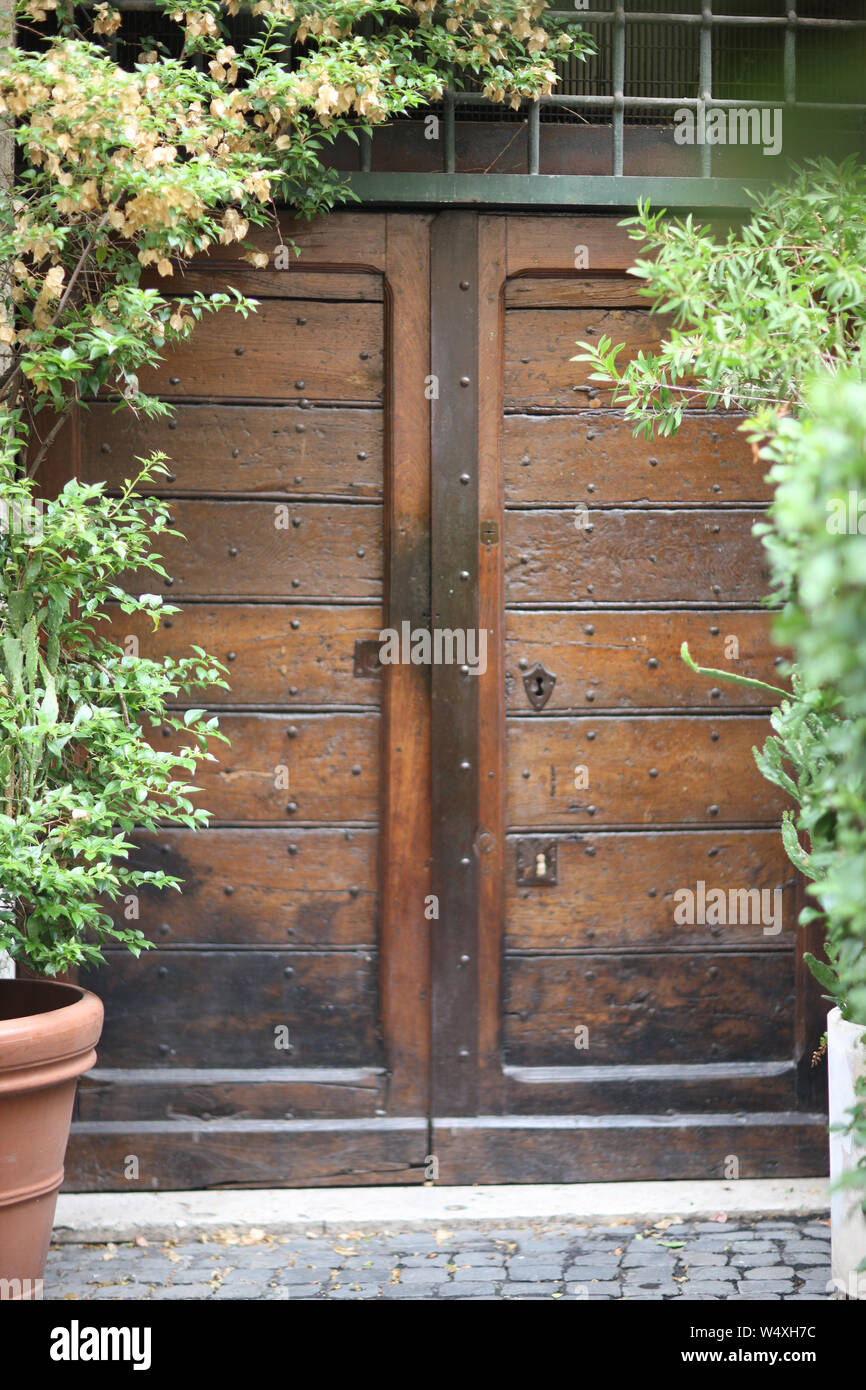 Ancient wooden tightly closed gates in the building Stock Photo - Alamy