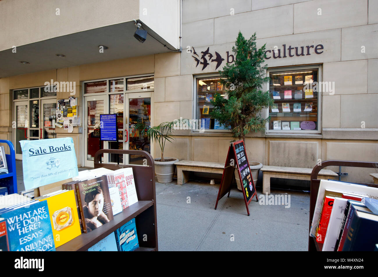 Neighborhood book store hi-res stock photography and images - Alamy