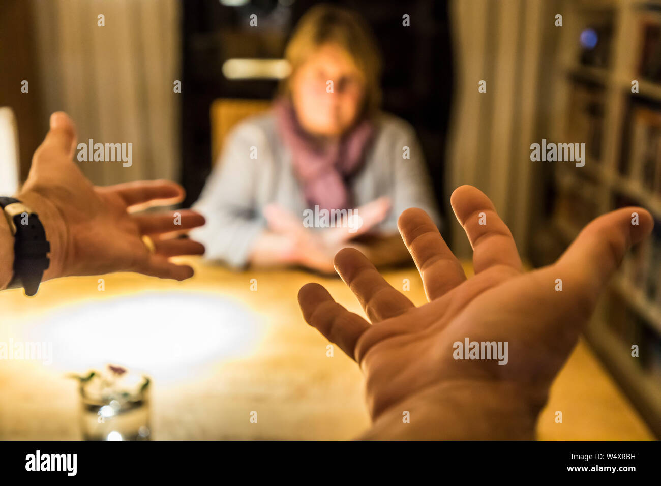 Symbol photo, argument, man and woman argue, discuss controversially ...