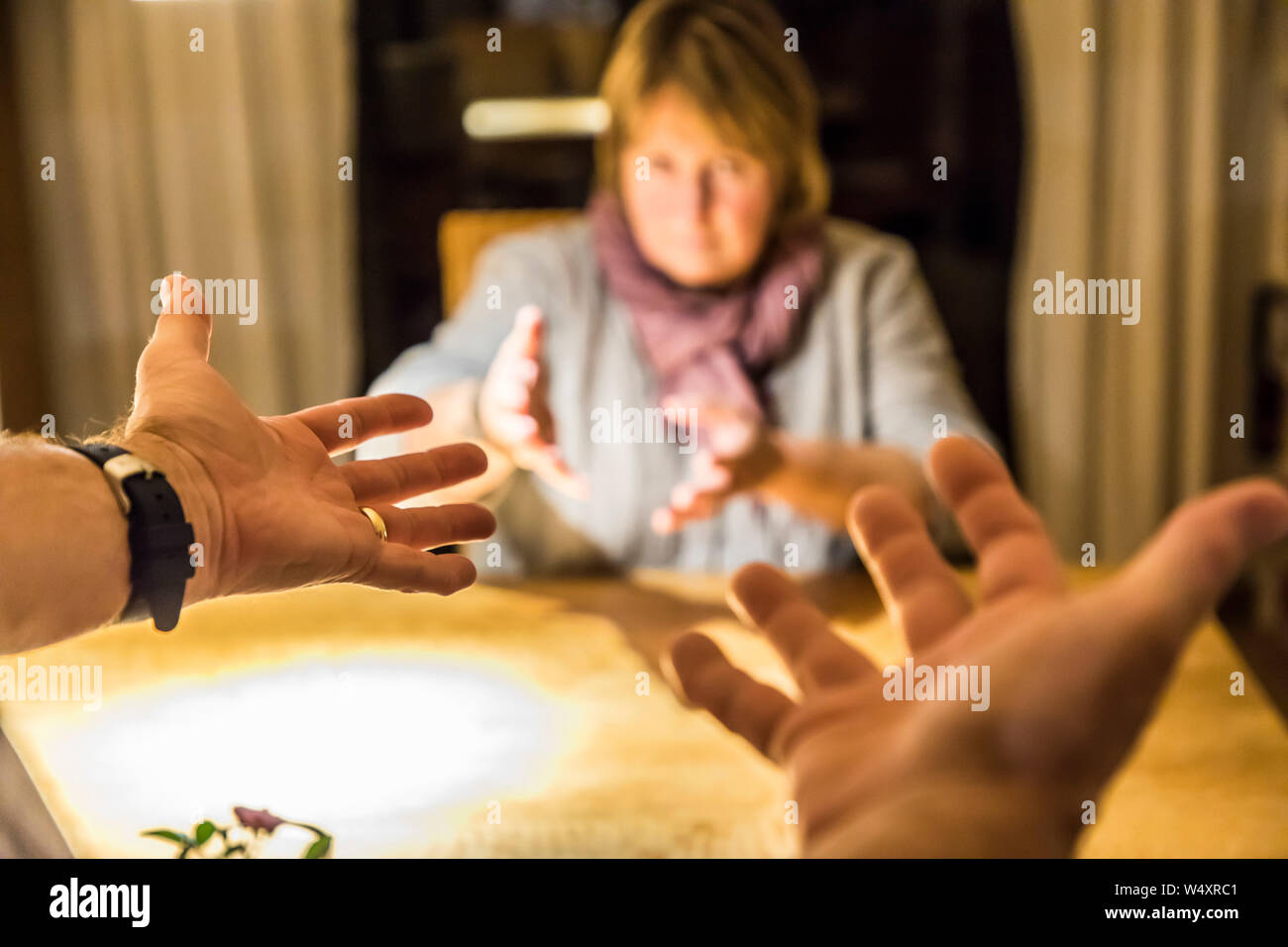 Symbol photo, argument, man and woman argue, discuss controversially ...