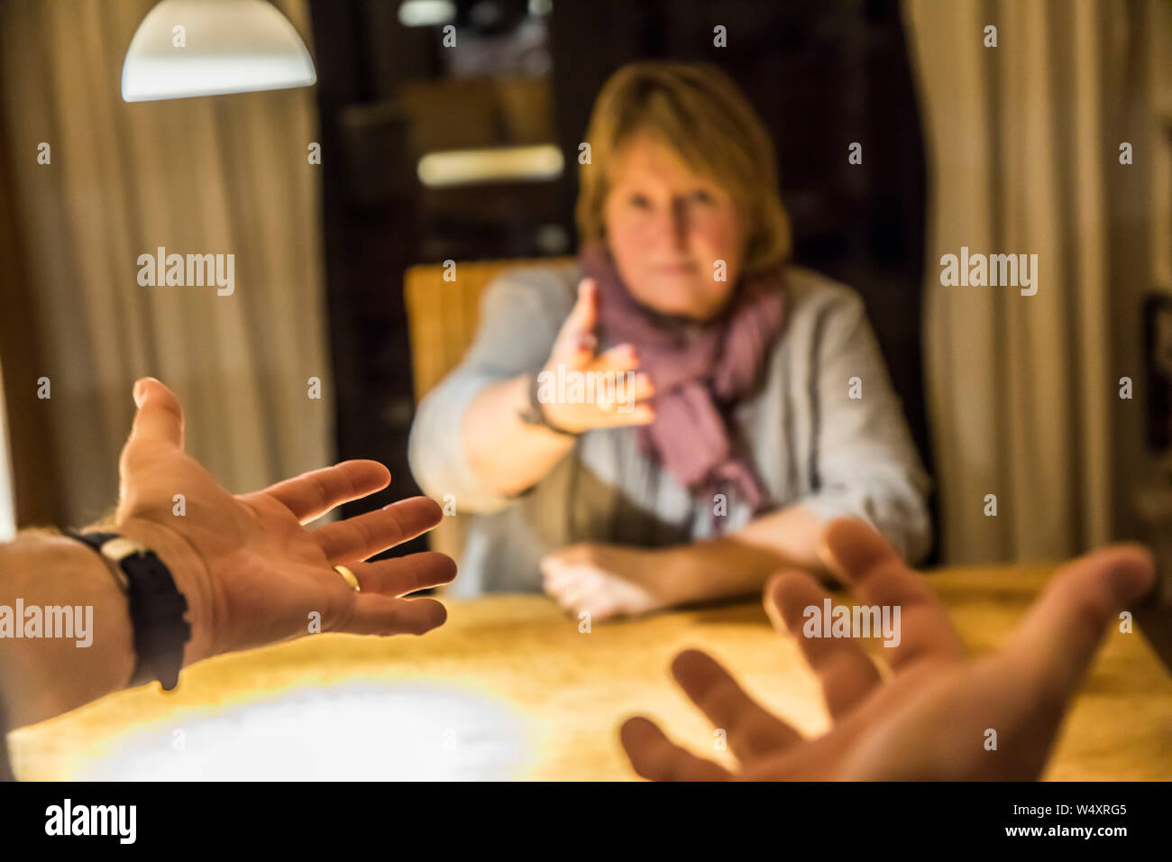 Symbol photo, argument, man and woman argue, discuss controversially ...