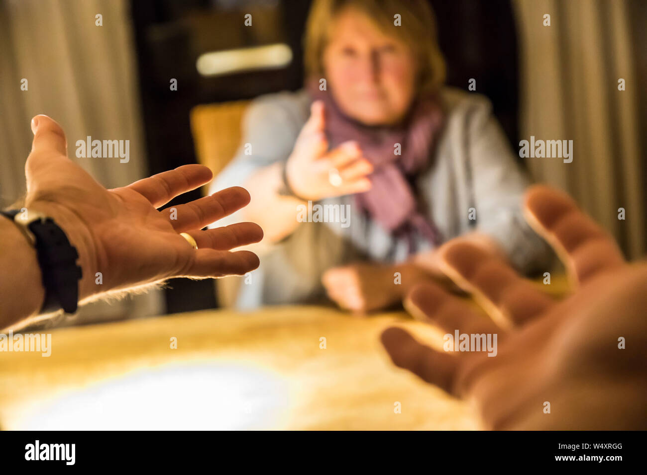 Symbol photo, argument, man and woman argue, discuss controversially ...