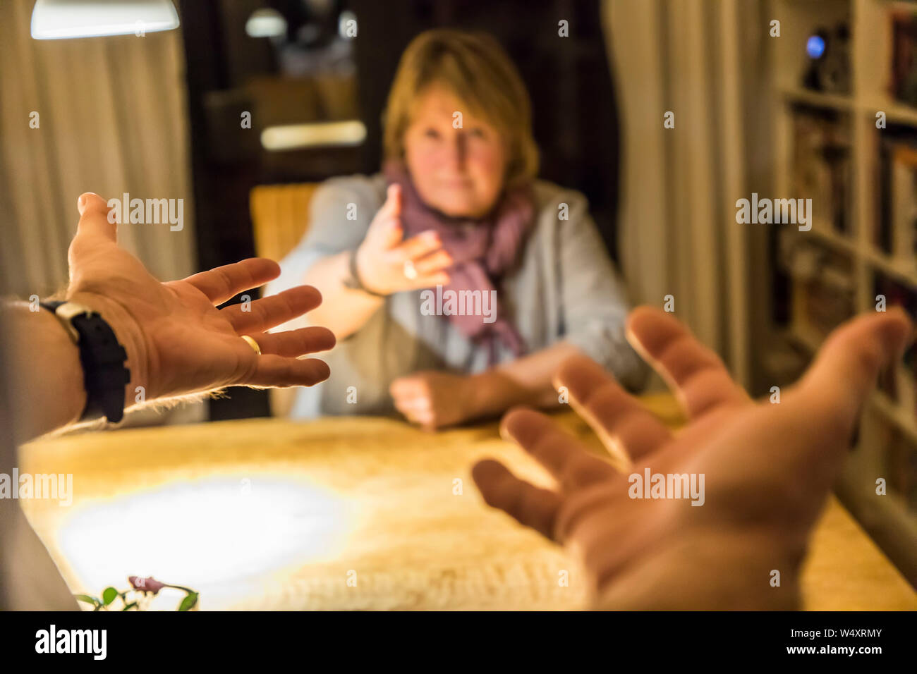Symbol photo, argument, man and woman argue, discuss controversially ...